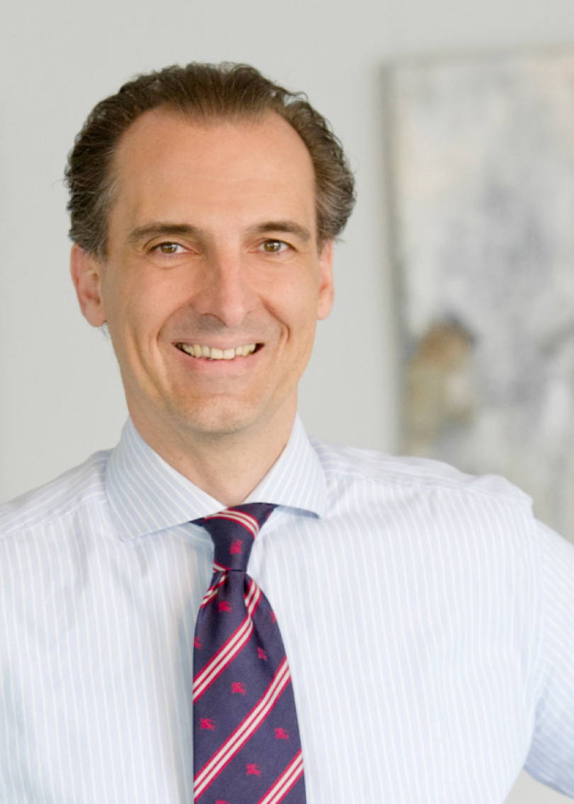 Nemzetközi hírű szemsebész nyitott magánklinikát Nagyrédén - Haszon Magazin